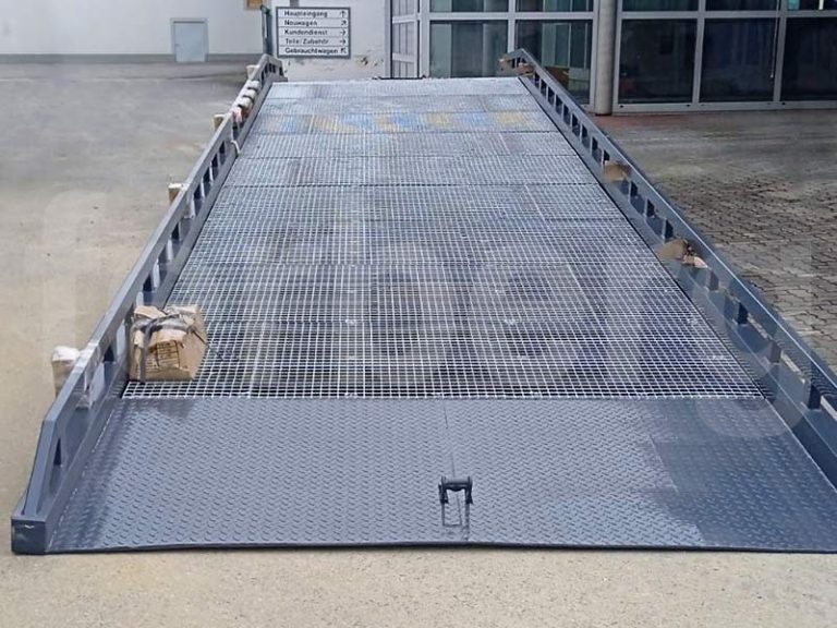 Rampe mobile FERBERG fabriquée pour une entreprise en Allemagne